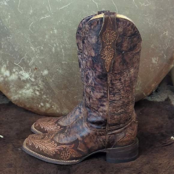 CAVENDERS | Shoes | Cavenders Brown Distressed Leather Cowgirl Boots ...